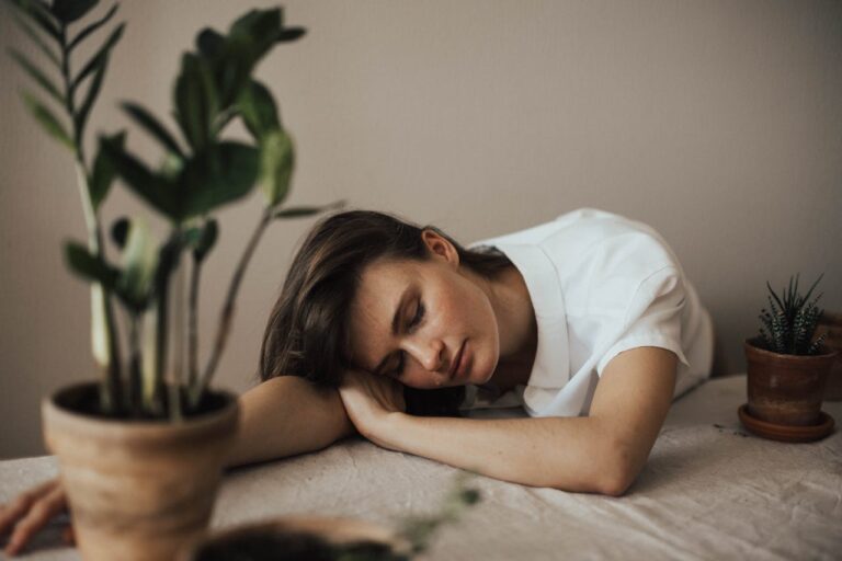 How to Express Emotions in French Like a Native - lingoni